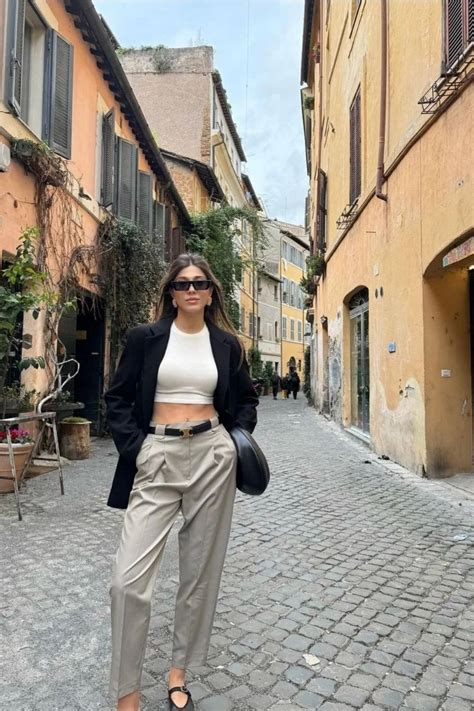 31 Stylish And Comfortable Rome Outfit Ideas For Your Roman Holiday