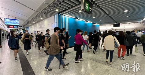 新界居民紛轉乘東鐵線過海 乘客：班次密 車程時間比預期快【短片】 1020 20220516 熱點 即時新聞 明報新聞網