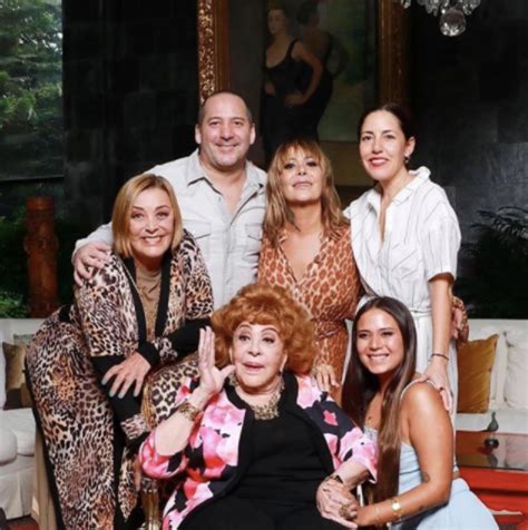Sylvia Pasquel Y Luis Enrique Siguen Peleando Hasta Por La Ropa De Su Mamá