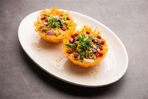 Premium Photo Aloo Tokri Chaat Or Potato Basket Stuffed Chat Or
