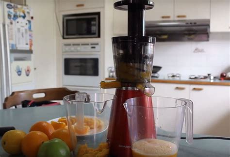 Keunggulan Sharp Slow Juicer EJ C Y RD BukaReview