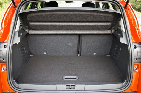 Small Size Suv Car Trunk 照片檔及更多 掀背車 照片 掀背車 摄影 運動型多用途車 Istock