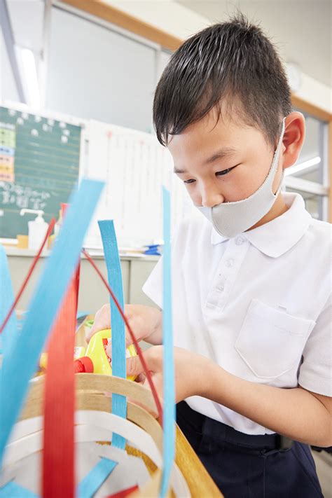 4年生 図工つないで組んで素敵な形