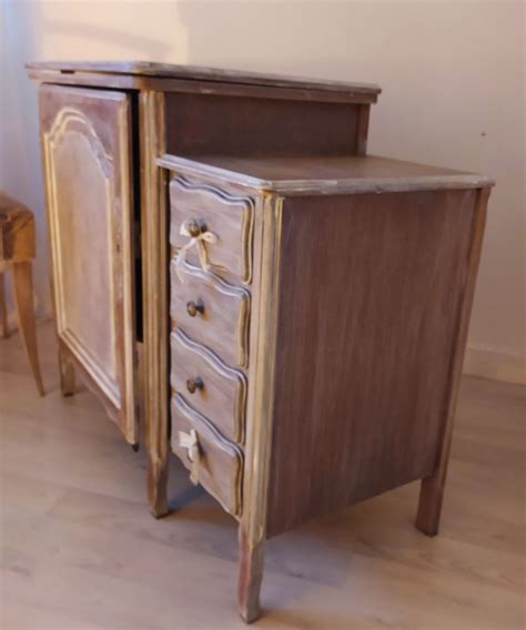 Meuble A Tiroirs De Couture Ancien Luckyfind