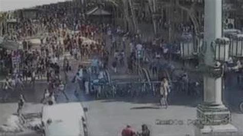 Impactantes Imágenes Del Atentado De Las Ramblas De Barcelona