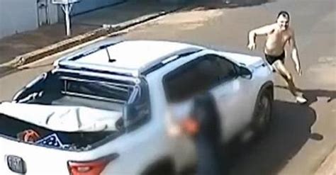Advogado só de cueca agride e arrasta mulher no meio da rua Portal