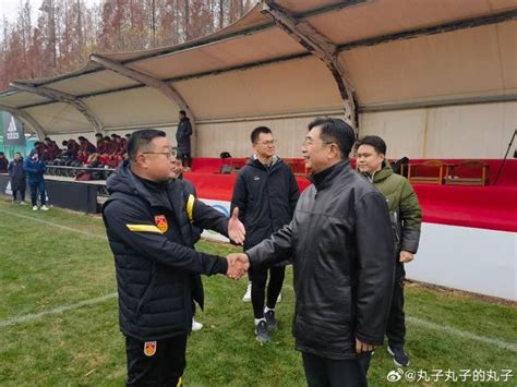 足协主席宋凯看望徐根宝 高洪波出任基地技术总监图崇明中国足协国少队