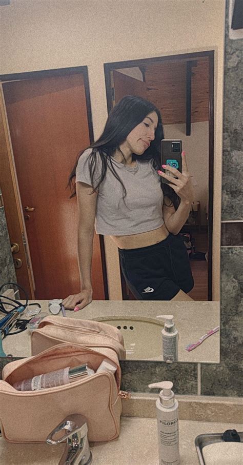 This Croptop Has Me Feeling Confident And Sexy All At Once R