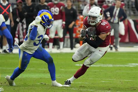 Cardinals Te Zach Ertz Carted Off Field With Knee Injury