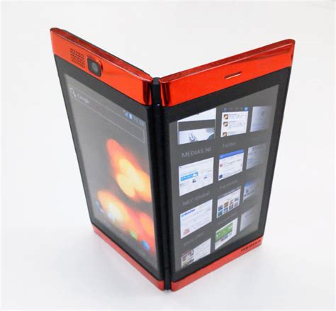 ドコモNECカシオ製の2画面折りたたみ式スマホを今年4月に発売へ ゼロから始めるスマートフォン
