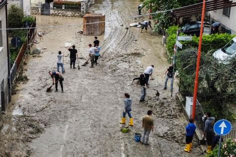 Alluvione in Emilia Romagna è ancora allerta rossa attese anche per