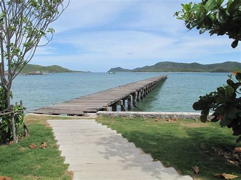 5 ที่พักบ้านเป็นหลังสัตหีบติดริมทะเล ยกก๊วนเพื่อนไปปาร์ตี้ ให้ค่าความ Happy มันพุ่งพรวด ชิล