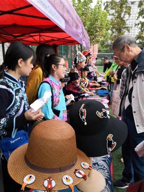 苗繡傳承人和高定設計師共制拋花繡帽將亮相進博會非遺展 每日頭條