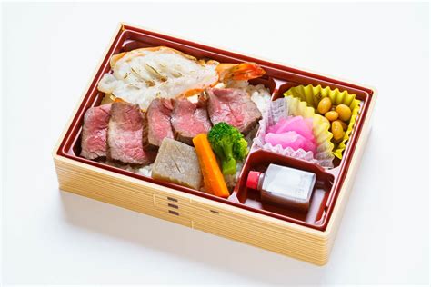 岡山県へ配達 お弁当 和食 清麻呂牛と大海老のお重 なお家│高級宅配弁当のデリバリーサイト「yuizen」
