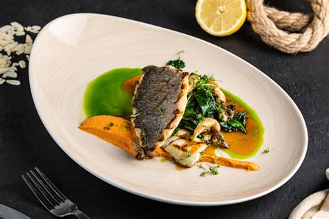 Fillet Salmon Dengan Sayuran Campuran Steak Salmon Panggang Dengan