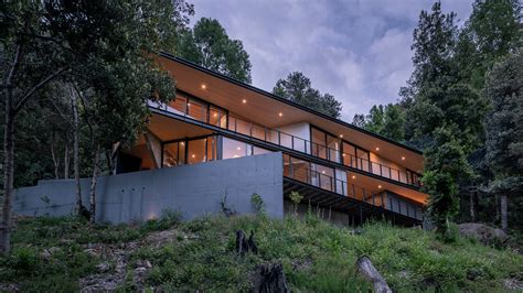 Triangular Embeds Pr House On A Forested Hillside In Chile
