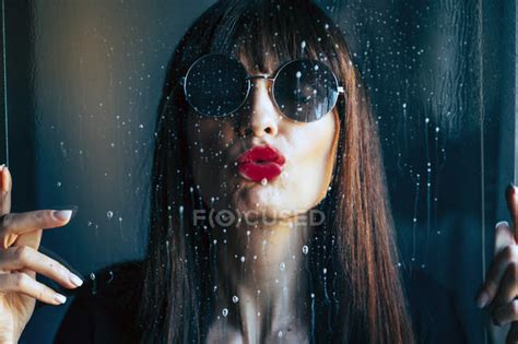 Girl Kissing Glass Telegraph