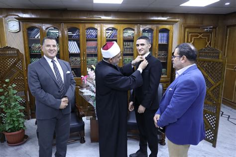 بعد تتويجهم بجائزة التميز الرئاسية جامعة الأزهر تكرم فريق البترول