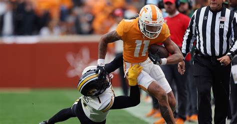 Tennessee Wr Jalin Hyatt Reacts To Winning 2022 Biletnikoff Award
