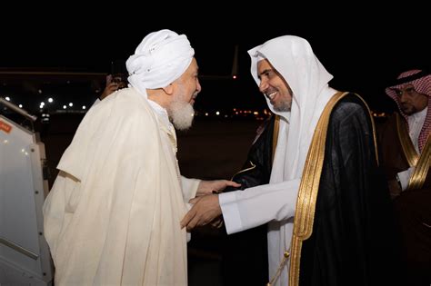 رئيس وأعضاء مجلس الإفتاء بالإمارات العربية المتحدة يصلون جدة مساء الأمس