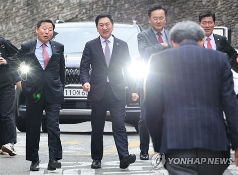 이명박 전 대통령 예방한 김기현 대표 연합뉴스