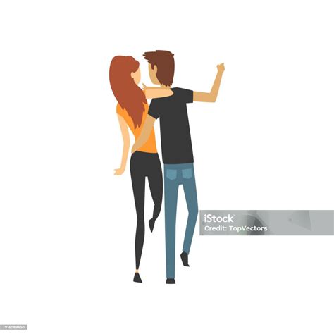 포옹 다시 보기 함께 걷는 젊은 남자와 여 자가 문자 행복 한 로맨틱 커플 사랑 만화 벡터 일러스트 레이 션 2명에 대한 스톡