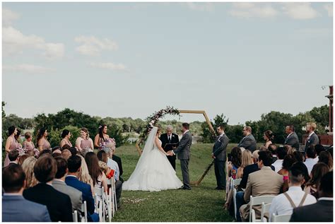 Filter Building Wedding Photos In Dallas Tx Leah Goetzel Photography