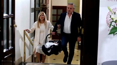 Alberto Fernández Y Fabiola Yañez Presentaron A Su Hijo Francisco
