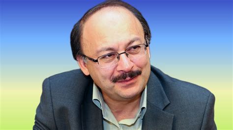 بیژن عبدالکریمی از ضرورت فلسفه برای جامعه و فرهنگ و از سیاستزدگان مخالف