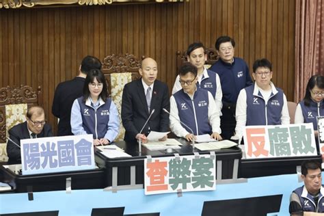 老鵝日報 逾14小時表決大戰立院二讀通過21條國會改革 排定週五續審