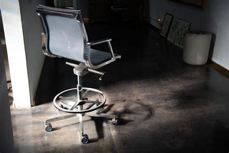 Chromium Aura Mesh Drafting Chair Ambience Doré