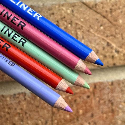 Relove Coloured Kohl Eyeliner Hok Makeup