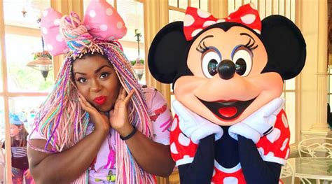 Pictures Everyone Posts To Instagram At Disneyland