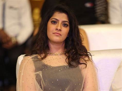 ఫీలింగ్ వచ్చి పోయింది రోజూ అదే మొహం చూడాలా పెళ్లిపై వరలక్ష్మి సంచలనం