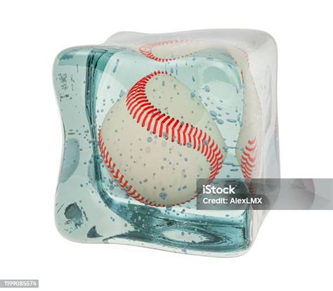 얼음 큐브에 얼어 붙은 야구 공 흰색 배경에 격리 된 3d 렌더링 3차원 형태에 대한 스톡 사진 및 기타 이미지 3차원 형태 각얼음 개념 Istock