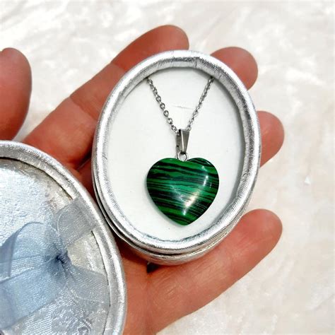 Натуральний камінь малахіт кулон у формі сердечка оригінальний подарунок дівчині — ціна 199