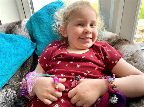 Twisty Girlz Transforming Doll To Collectible Bracelet Review
