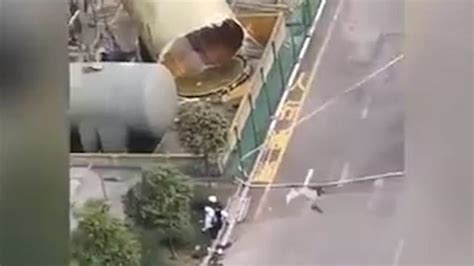 重庆一化工企业停产检修期间储罐闪燃破裂1人死亡3人轻伤 锋线视频 澎湃新闻 The Paper
