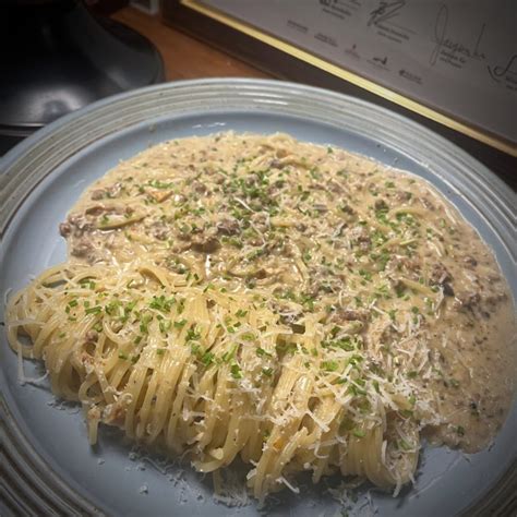 위드와인and키친 트러플향 가득한 라구 블랑ragu Blanc 파스타 다진 고기와 채소를 넣어 끓여낸 소스가 라구 소스 여기에 토마토 소스를 가미하면 볼로네제 크림을