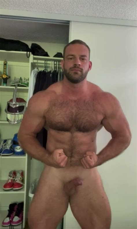 Bodybuilder Ch Se C Rls0n Poses And Shows His Hard Dick