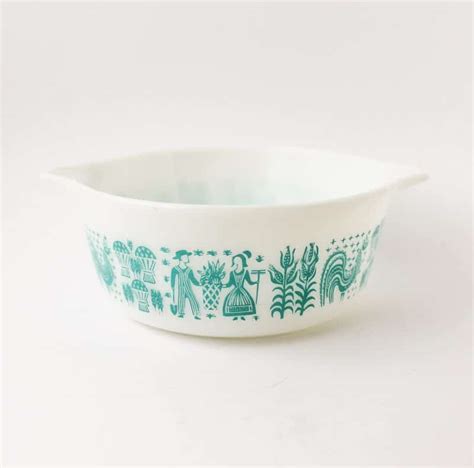 A Guide To Collecting Vintage Pyrex History And Values • Adirondack