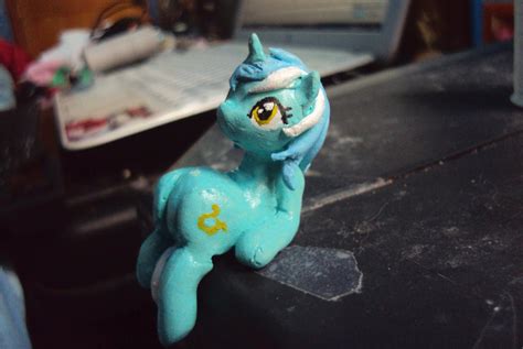 Sitting Lyra By Azedo On Deviantart