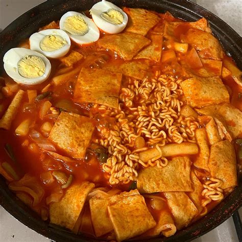 먹공주 L 대구맛집 대구카페 대구여행 협찬 버섯즉석떡볶이 냠냠굿 🤍 떡볶이에 느타리버섯 들어간건 또 처음 떡볶이랑 넘 잘어울리잖아 떡어묵버섯양파파 양배추