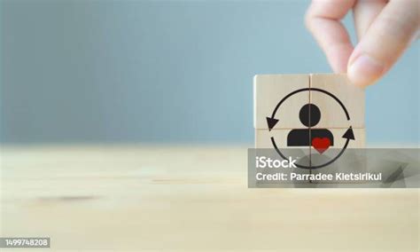 고객 유지 및 충성도 개념 고객과의 관계를 형성하고 신뢰를 구축하기 위한 전략을 개발합니다 고객의 요구를 이해하고 가치를 제공합니다 고객에 대한 스톡 사진 및 기타 이미지