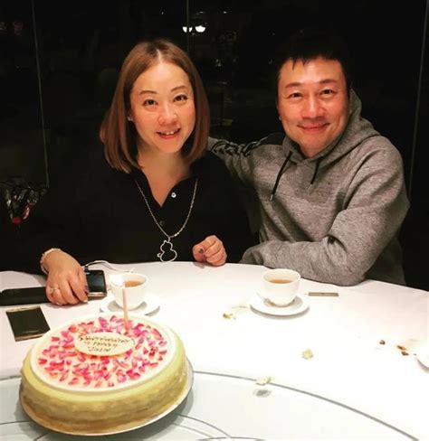 賣愛妻人設的「三料視帝」黎耀祥曾拋棄髮妻，直言兩人相遇是錯 每日頭條