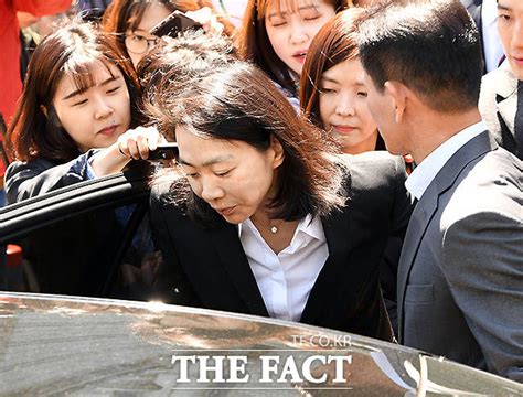 Tf포토 법원 나서며 고개 숙인 조현아 부사장 포토 기사 더팩트