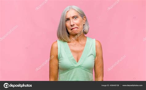 Middle Age Pretty Woman Feeling Shocked Surprised Pointing Looking