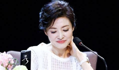 她是“央视骄傲”，和相爱12年的丈夫离婚，坦言：婚姻给我全是痛苦