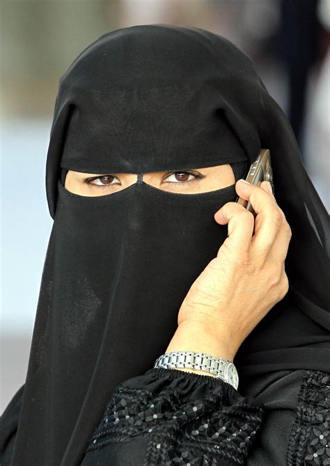 Bild Zu Ganzkörperschleier Hessen Cdu Fordert Burka Verbot In
