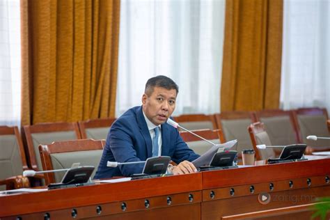 Б Энхбаяр Дарга нар хүссэн зүйлдээ нууцын тамга дарж бүх юмаа нууцалж байгаад хулгай хийж байна